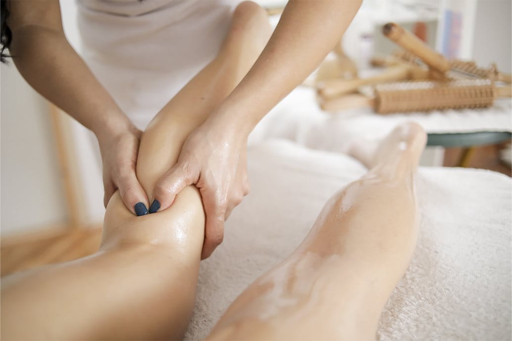 Massaggio alle gambe drenante e dimagrante | Eucerin